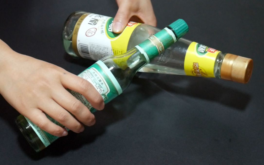 把花露水倒进白醋里太棒了,解决了家里一堆麻烦事,实用