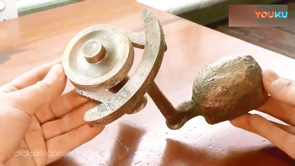 没有电钻如何钻孔,这个发明太有智慧了