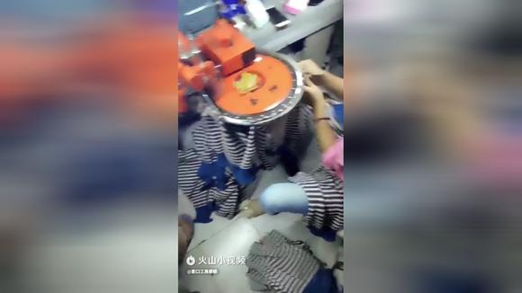 毛衣原来是用这机器织出来的,一台就够自己开小作坊了