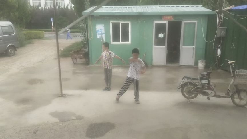 #中国武术#请开始你的表演 #孩子的快乐很简单 #童年记忆童年游戏