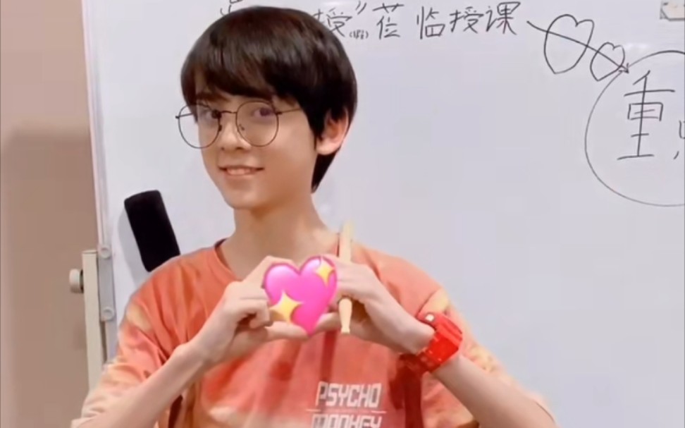 [左航reaction]二代轩粉半夜睡不着觉,爬起来看左航微博笑疯了,哈哈哈...