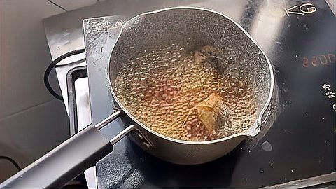 家庭版珍珠奶茶,做法简单,在家就能做出“珍珠”,值得一试