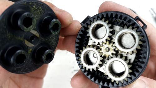 拆解汽车上的驻车电机,知道一下行星减速齿轮应用场景和机械原理