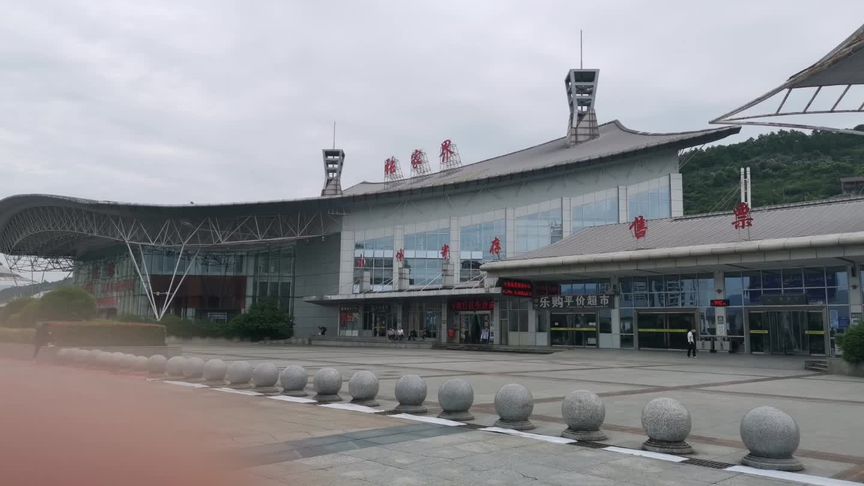 湖南张家界天门山国家森林公园,是世界自然遗产世界地质公园。
