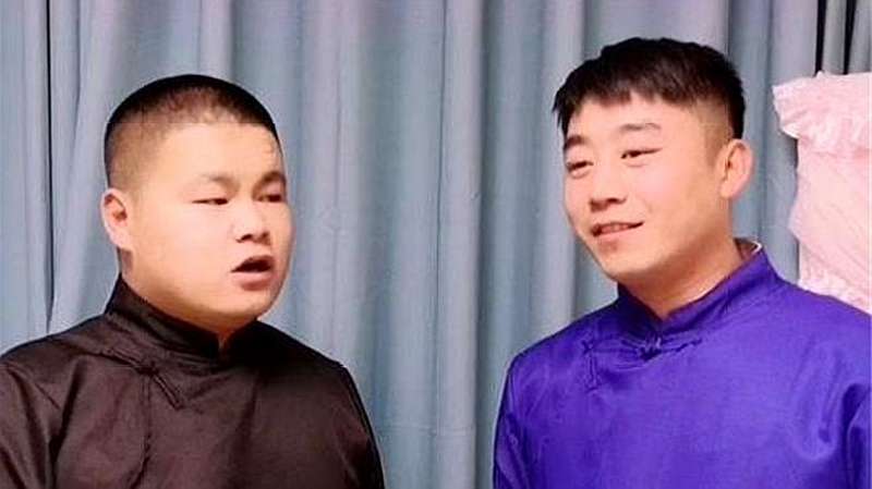 小伙模仿著名相声演员岳云鹏,化完妆成为贾玲,真是太逗了