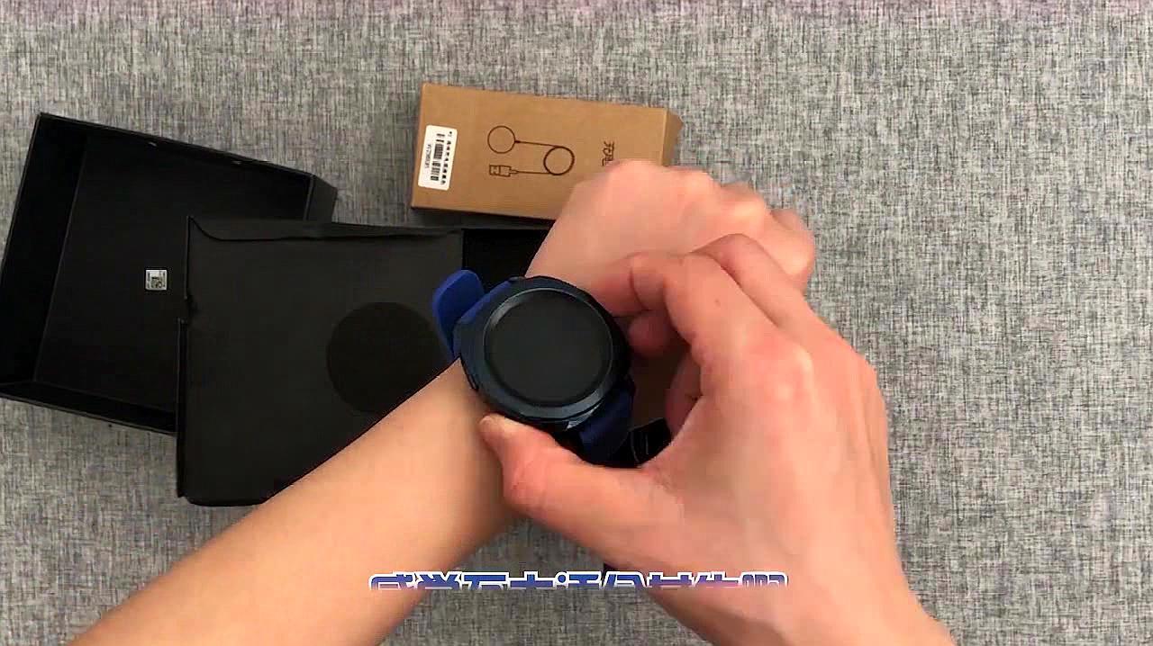 “三星手表S3”开箱简单测评,手表开箱后,这机身也太厚了吧