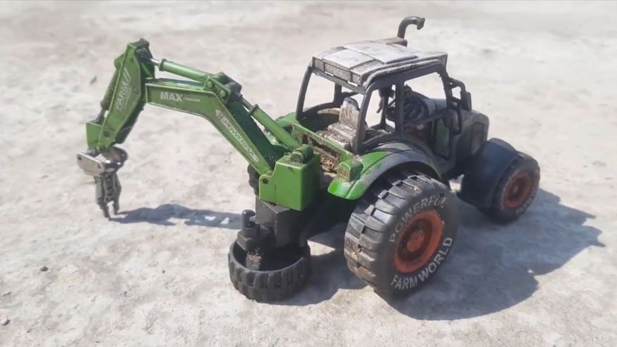 地摊上10块钱买的拖拉机模型车,翻新一下轻松赚个几十块没问题