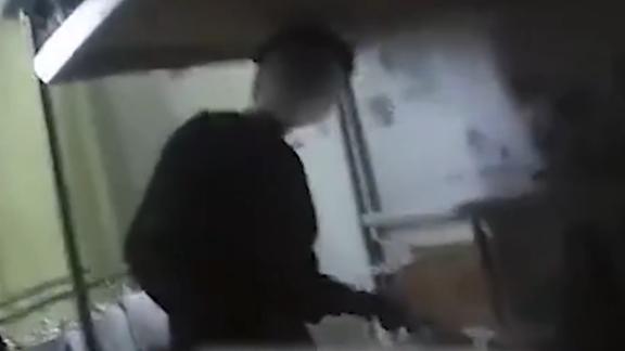 入境包裹内疑藏2盒毒品和50支针剂,警方在上海一大学抓获嫌疑人