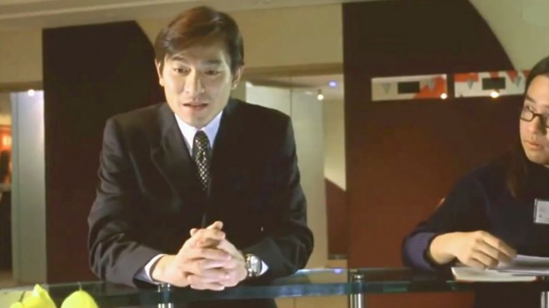 美女新到公司上班,竟嫌弃刘德华笨手笨脚,没想到他竟是顶头上司