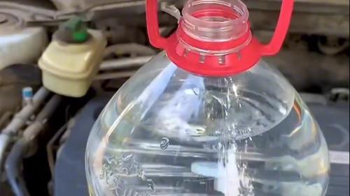 玻璃水泡腾片汽车挡风玻璃清洁去油膜浓缩固体雨刷精四季通用