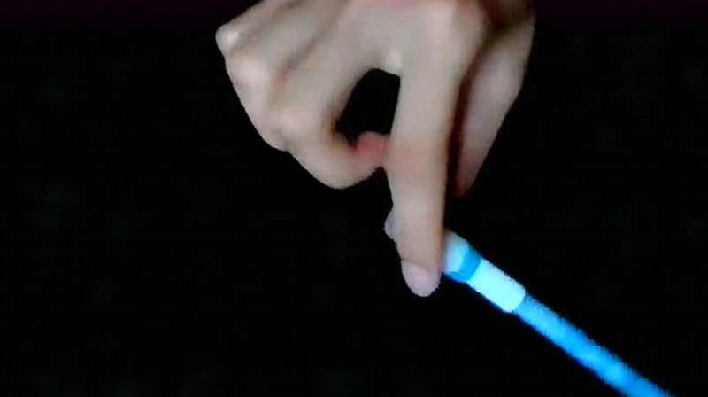 慢动作转笔演示,步骤也不难,网友:一看就会一学就废