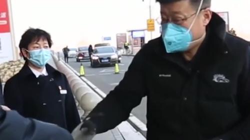 济南大哥放下500斤消毒原液后匆匆离开,向无名英雄致敬