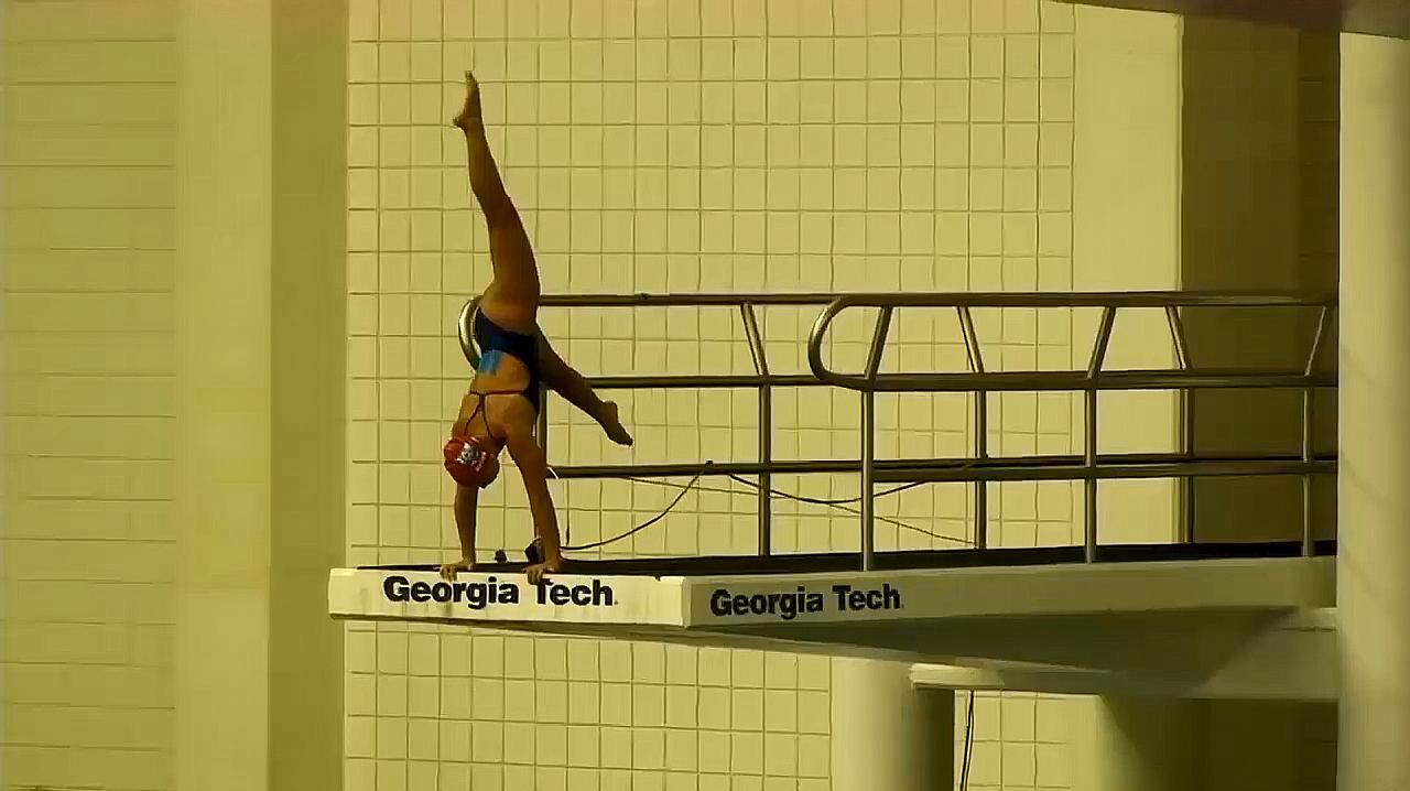 女子运动员高难度动作跳水,这跳水姿势很美,我能看好几遍!