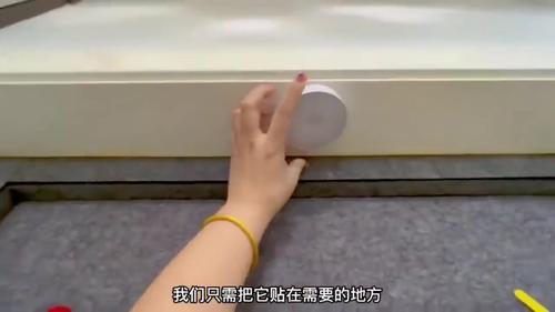 充电款感应灯,晚上人来即亮人走缓灭,白天不亮,我家用了两年了