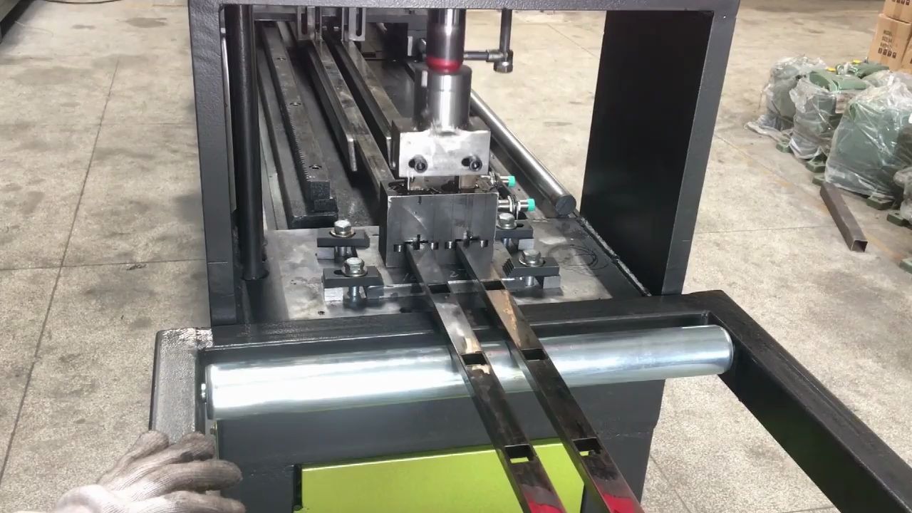 盈通全自动液压双工位冲孔机,不锈钢方管圆管成型液压数控冲孔机