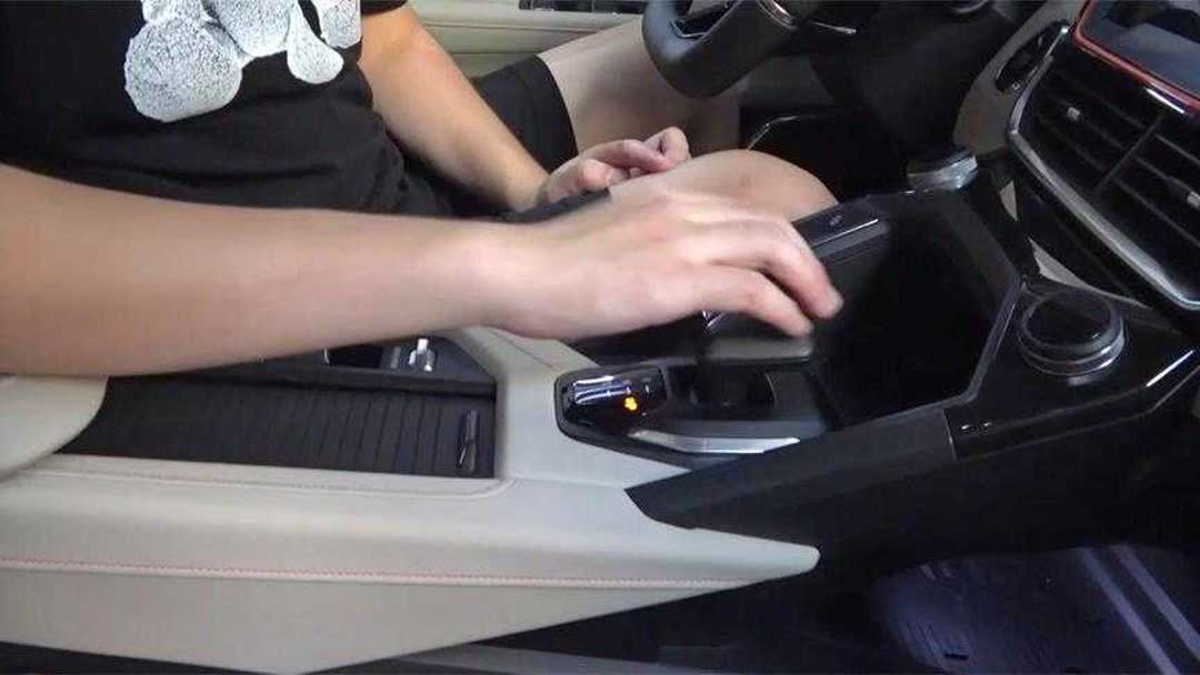 领克06内饰风格别出心裁?换挡区域竟像兰博基尼