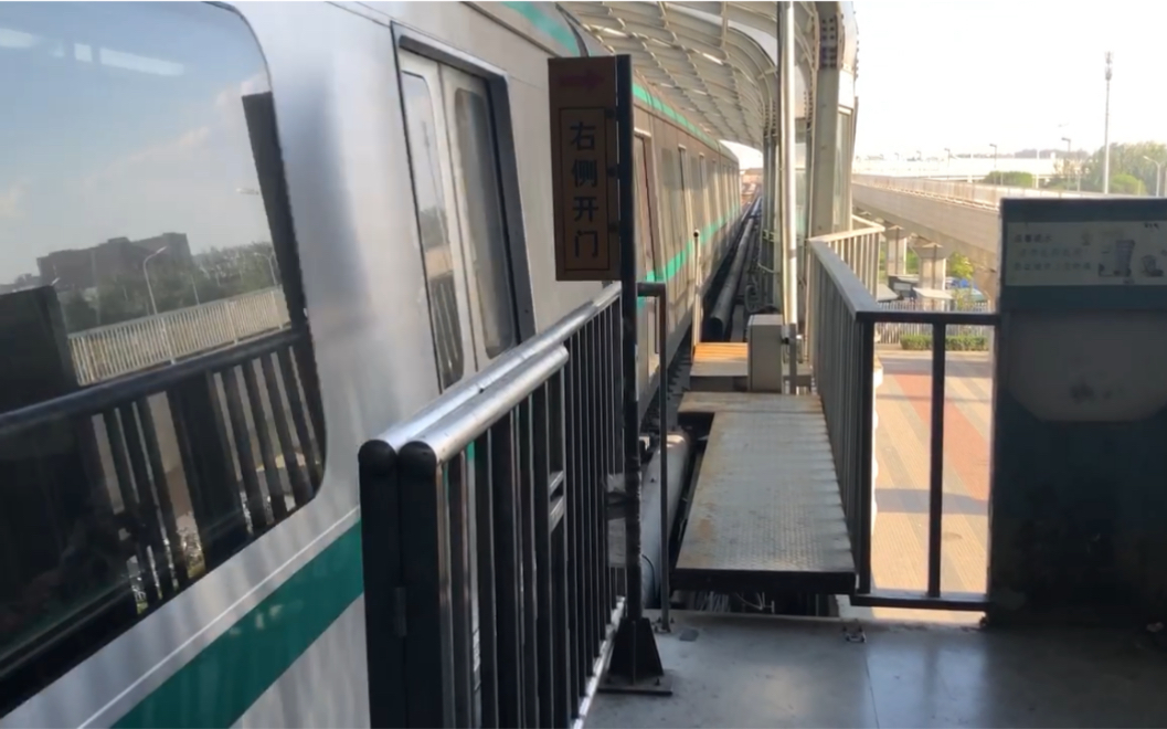 北京地铁8号线新增购列车出朱辛庄站