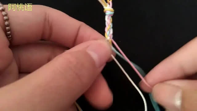 手工编绳糖果色麻花辫手链,还可以用做发圈,编法真简单