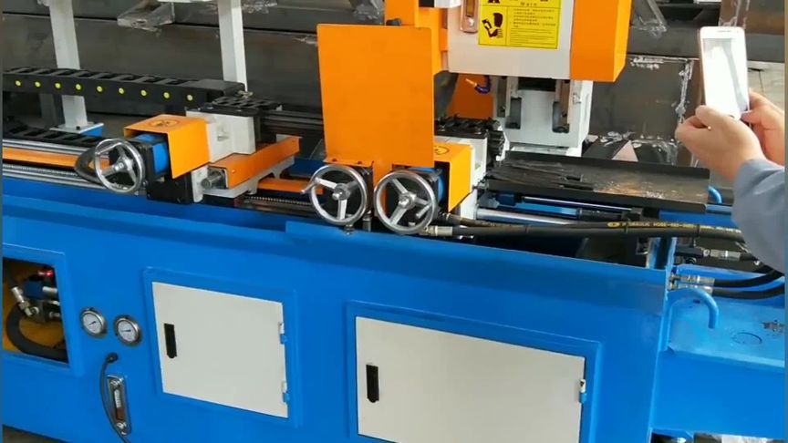 小圆管多根切管全自动切管机视频 左右夹紧自动切管