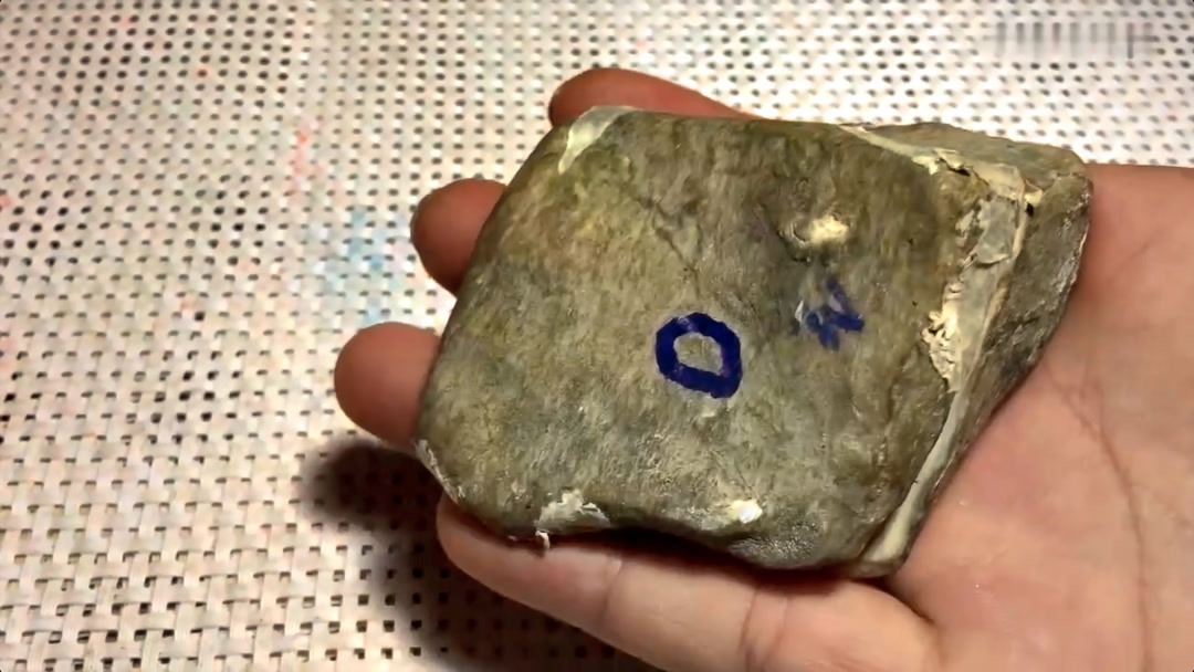 翡翠原石教学:莫西沙水泥皮实战案例分析!