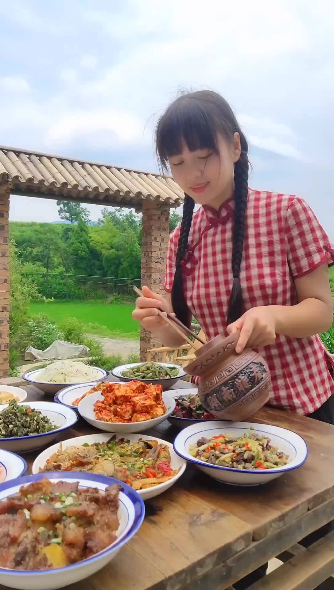 我来统计下,你们是更喜欢吃入口生津的腐乳还是汤色金黄的农家土...