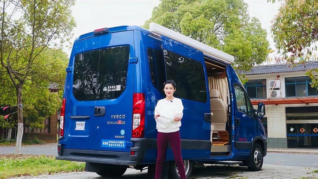 主打性价比标签,同样的依维柯底盘这款房车售价只有29.98万元