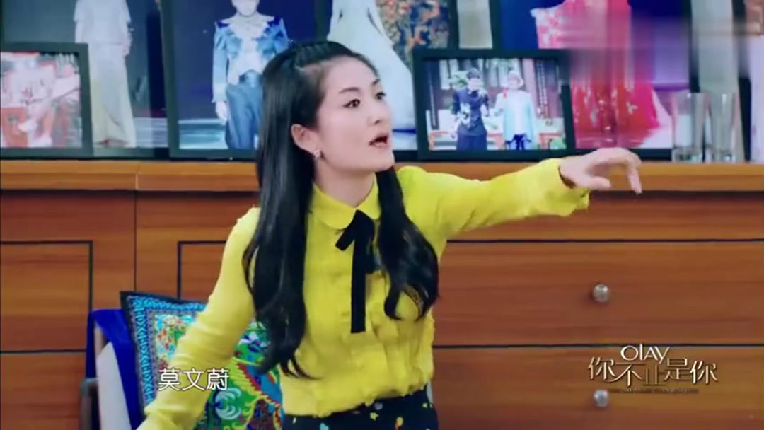 谢娜模仿莫文蔚跟费玉清合唱,简直就是神还原,太搞笑了