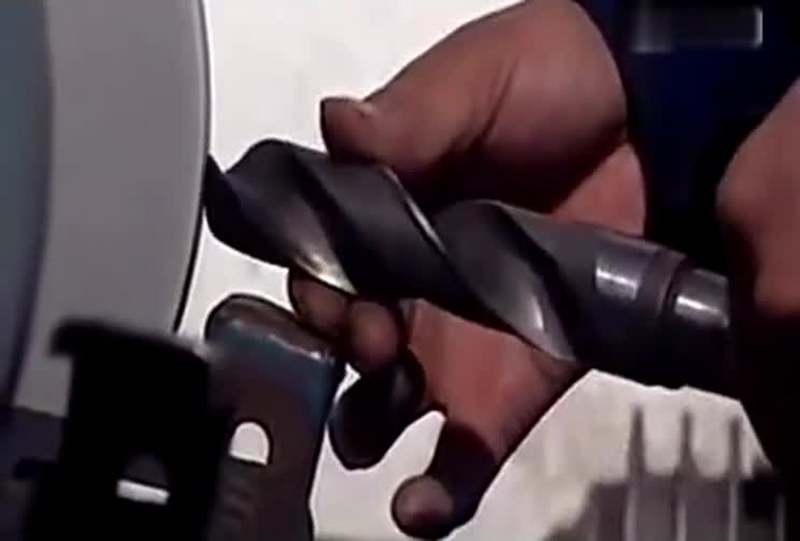 麻花钻的刃磨方法,不要乱磨浪费钻头