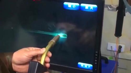 电焊工用电脑考试,通过师傅的操作,系统会给考生打一个总成绩