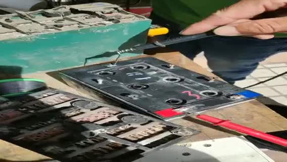 电瓶修复之断格测量