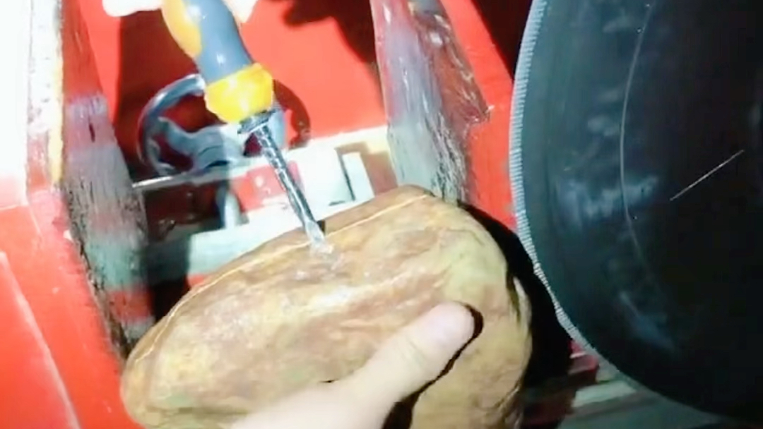 木那杨梅皮,4K的料子,一条镯子就回来了,这能出几条?