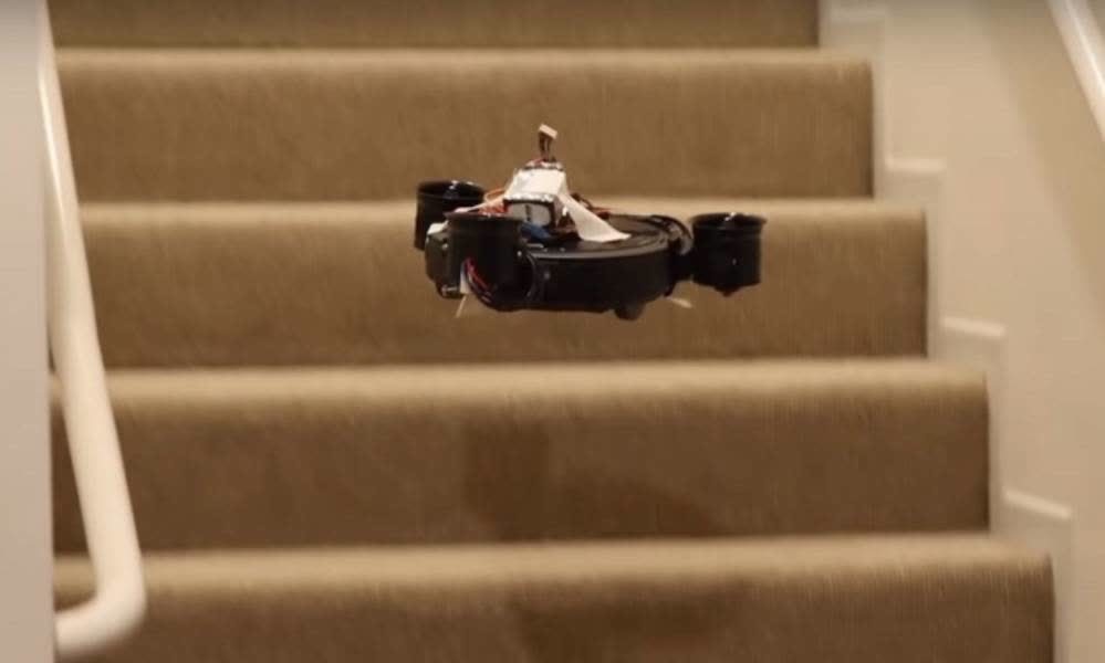 世界上首个会飞的扫地机器人,楼梯不再是障碍!
