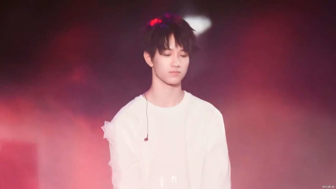 【TF家族新年演唱会】《平凡之路》【敖子逸】高清现场LIVE