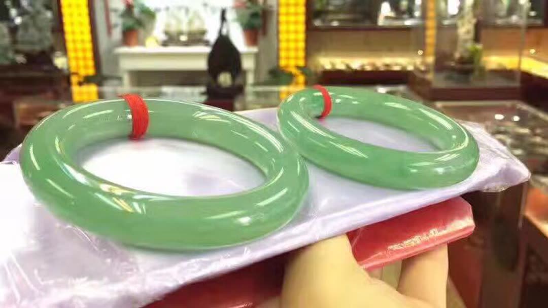 翡翠和田玉:收藏投资哪个价值更大?