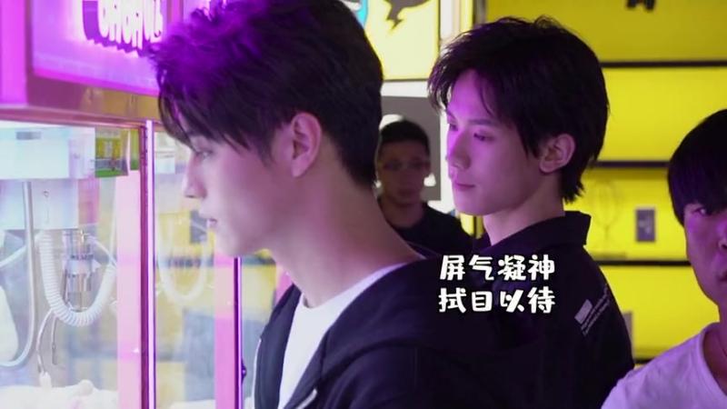 #你微笑时很美#光与影的“小学生”对决,抓娃娃谁也不服谁@许凯...
