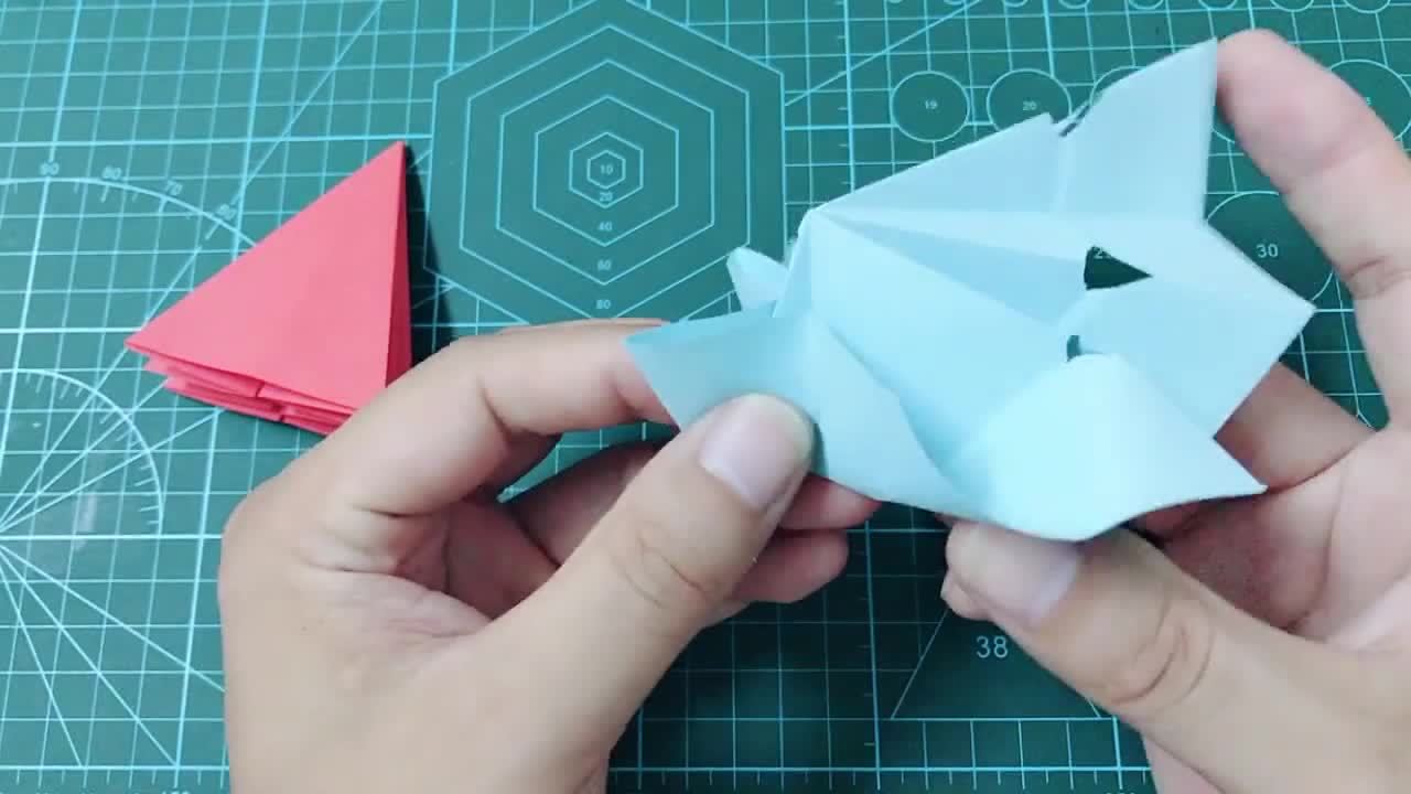 可收缩的小伞怎么折