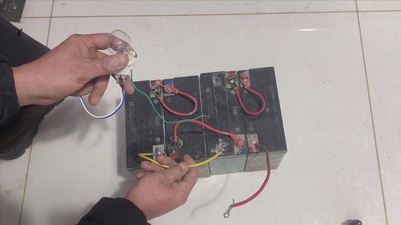 没有专业电池检测设备,怎么检测电动车电瓶容量?看完就知道了