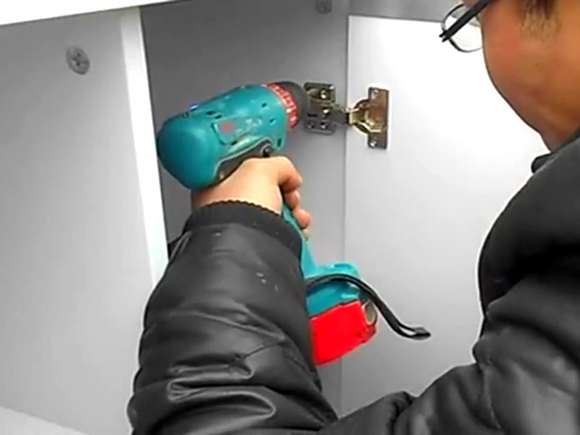 达泽家具 液压(缓冲)门铰链(合页)的安装(实例)