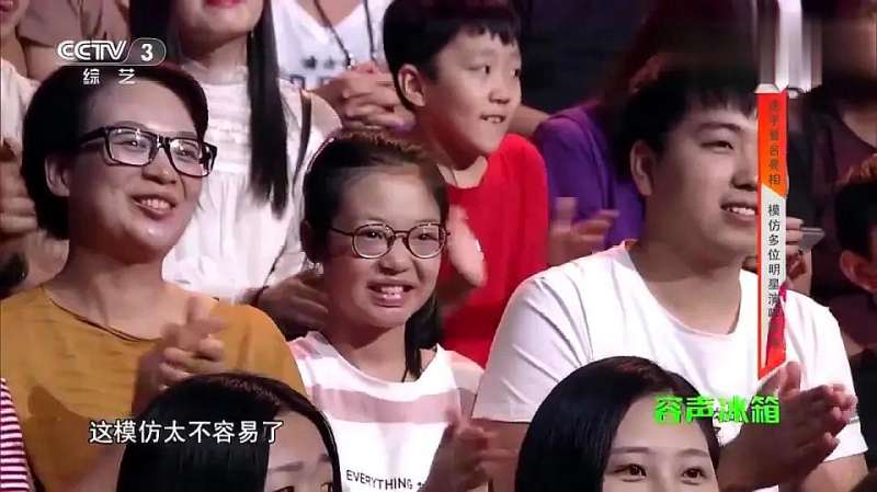 小伙模仿歌手唱歌,一首歌可以模仿14个歌手,真实身份竟是菜农