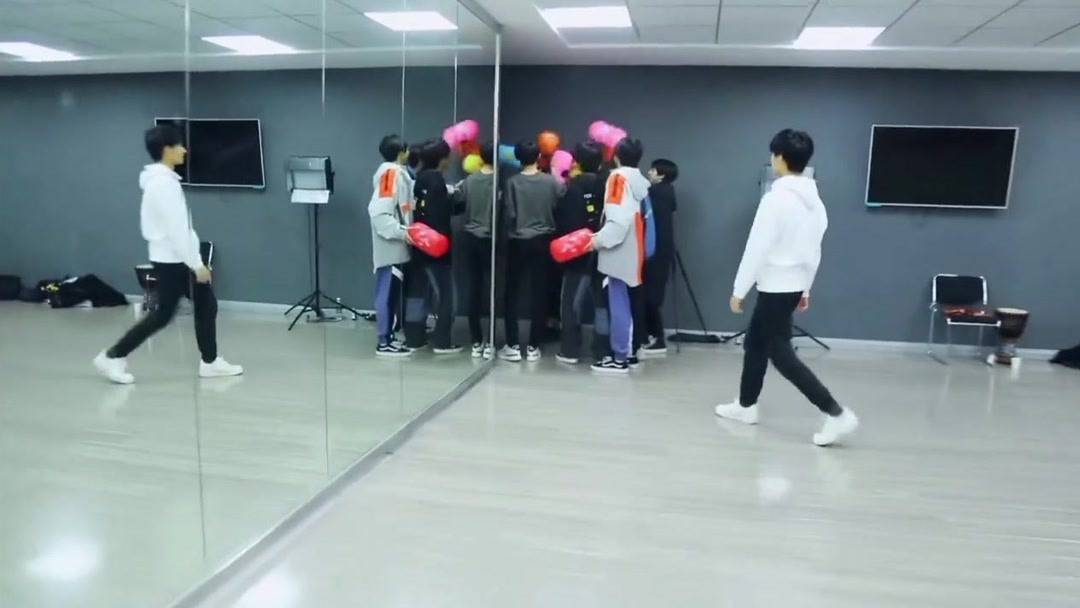 【TF家族】提问:TF家族二代,除了怕一团的师兄还怕过谁?哈哈哈哈哈...