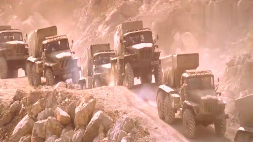 绝对最好看的现代战争片,数百把AK47疯狂扫射,彪战场面震撼至极