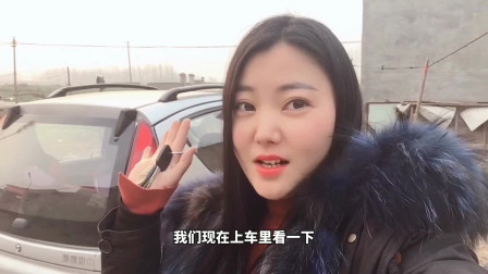 爸爸买辆2手电动小轿车,外形拉风配置豪华,真是捡到便宜了