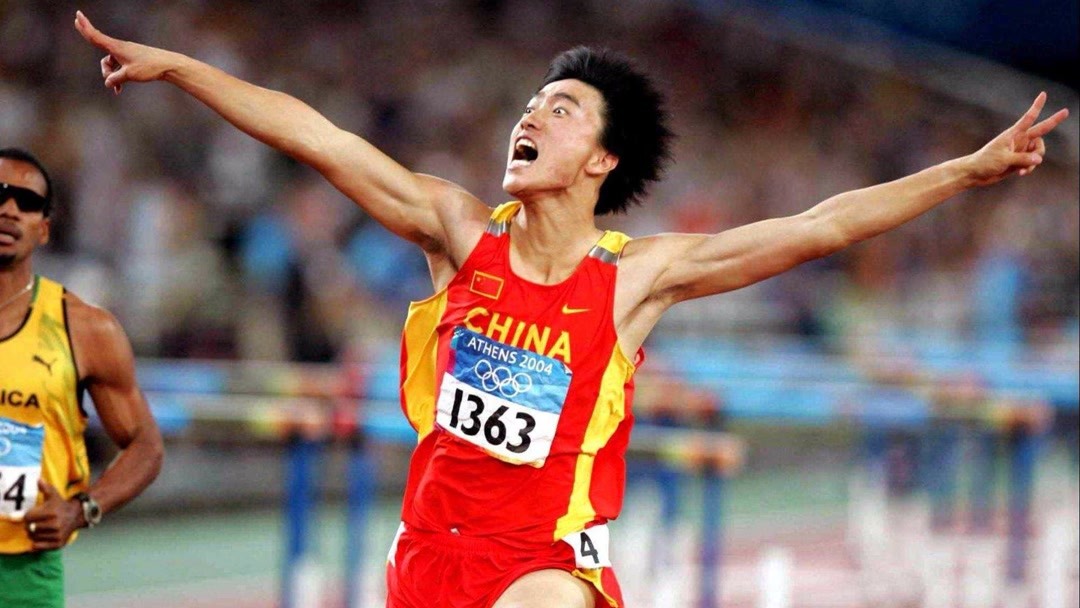 热血沸腾啊!中国田径史上含金量最高金牌,刘翔雅典奥运跨栏夺冠