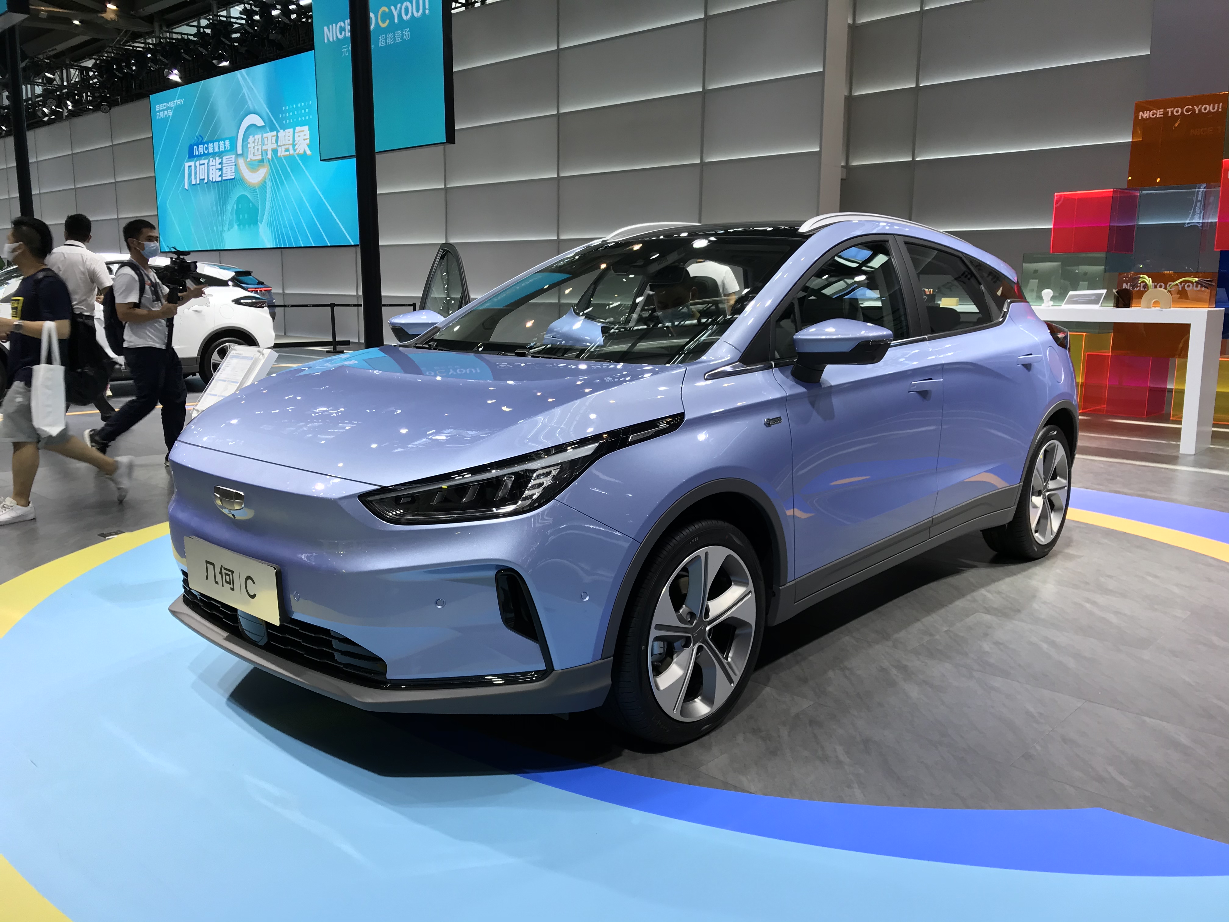 吉利几何C外观有何亮点,上下流线型腰线尽显几何美