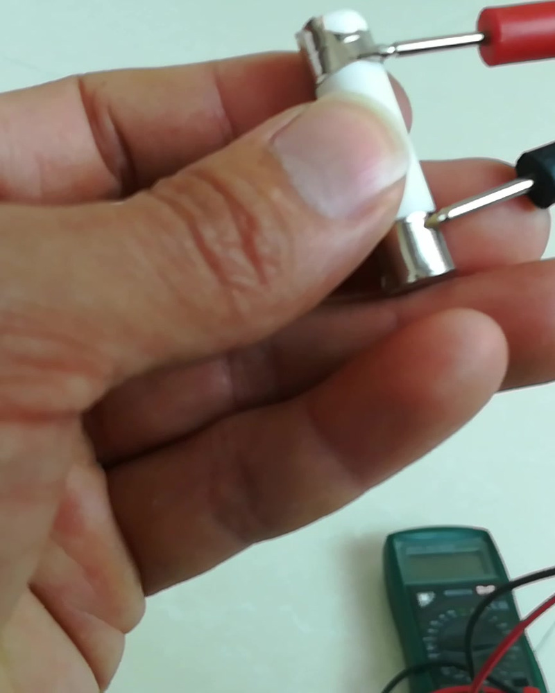 熔断器拆解,带你了解熔断器的内部结构