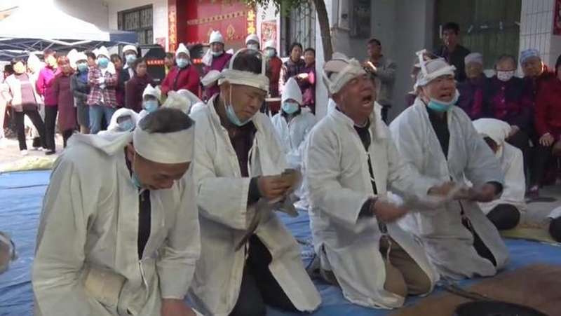 80岁农村老人去世,4个儿子哭得好惨,像这么孝顺的儿子不多见了