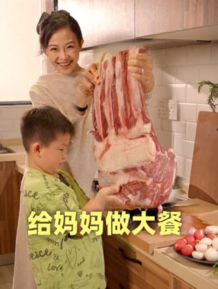 大吃给我做了一顿牛肉大餐,他说这样弟弟妹妹才会白白胖胖方太Y1