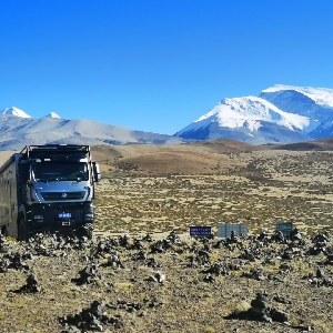中国重汽越野房车 
