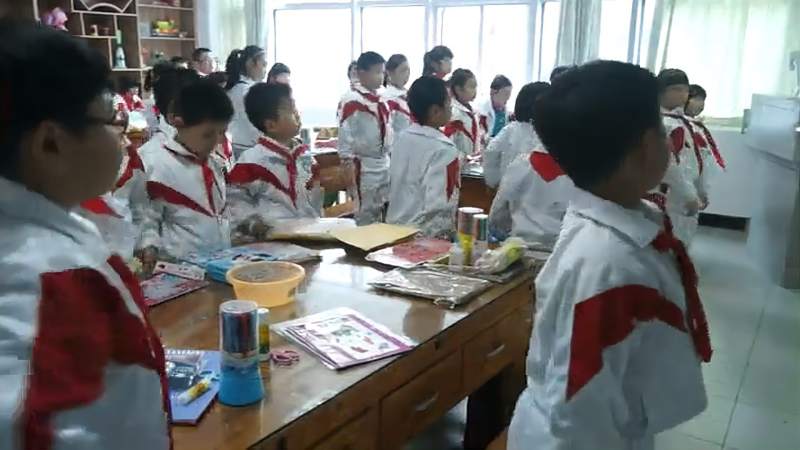 小学美术二年级下册《第2课 重重叠叠》福