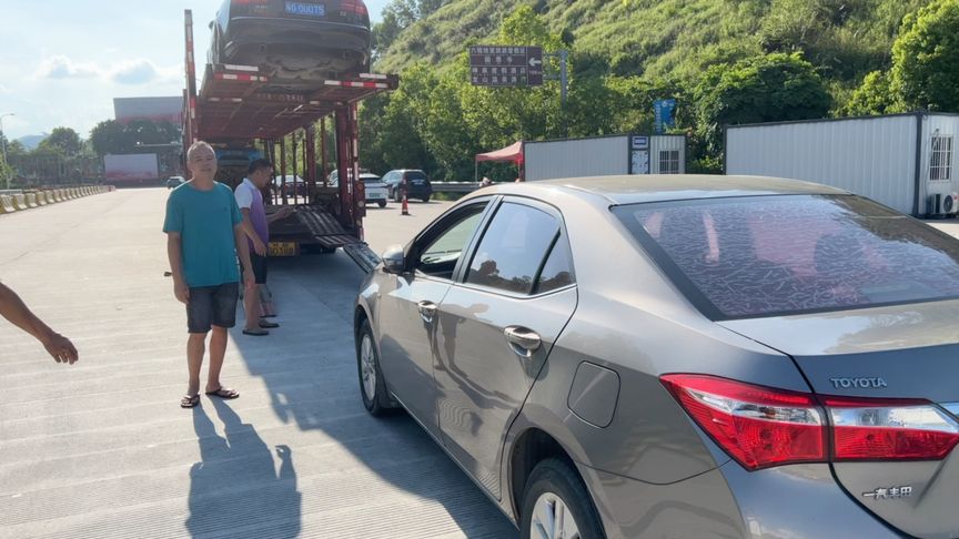 2017年丰田卡罗拉1.6自动GL,一手车仅行驶17000公里,一个面补漆